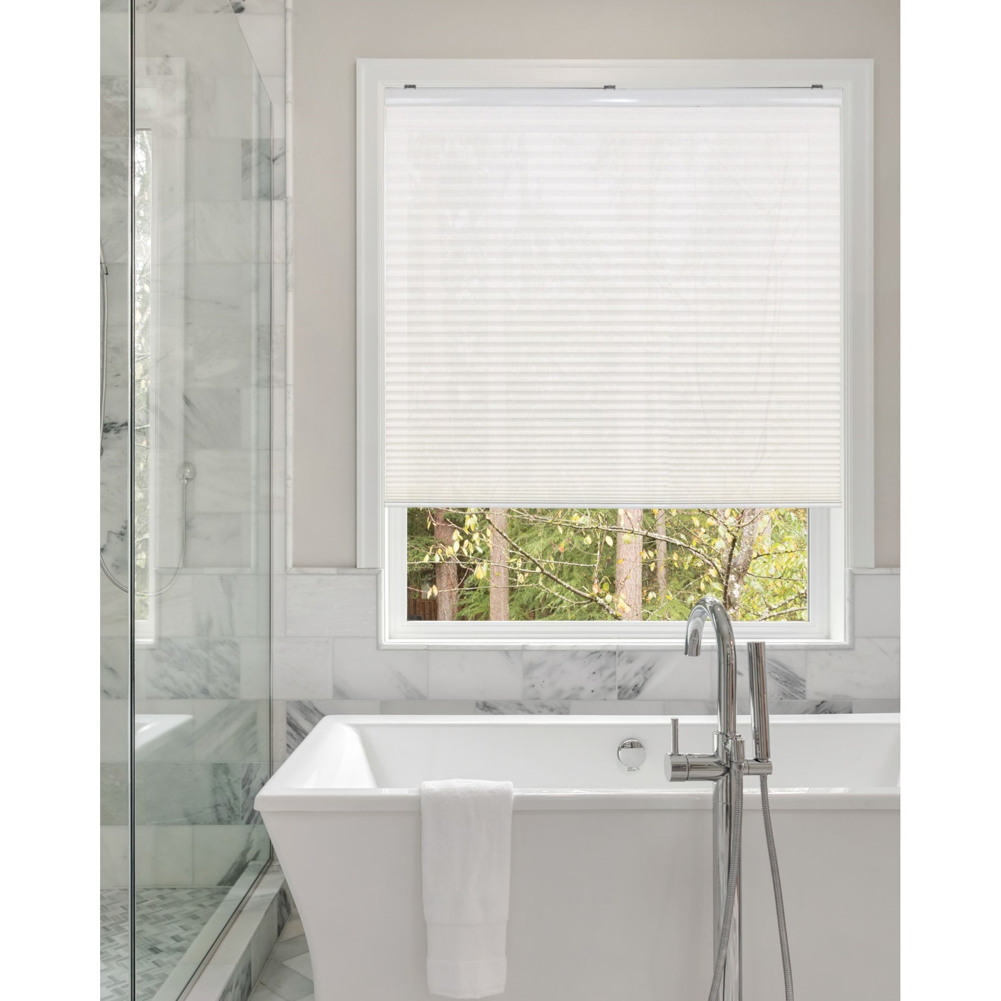 Cordless Honeycomb Insulating Cellular Shades, White, 72-in – Giant Tiger